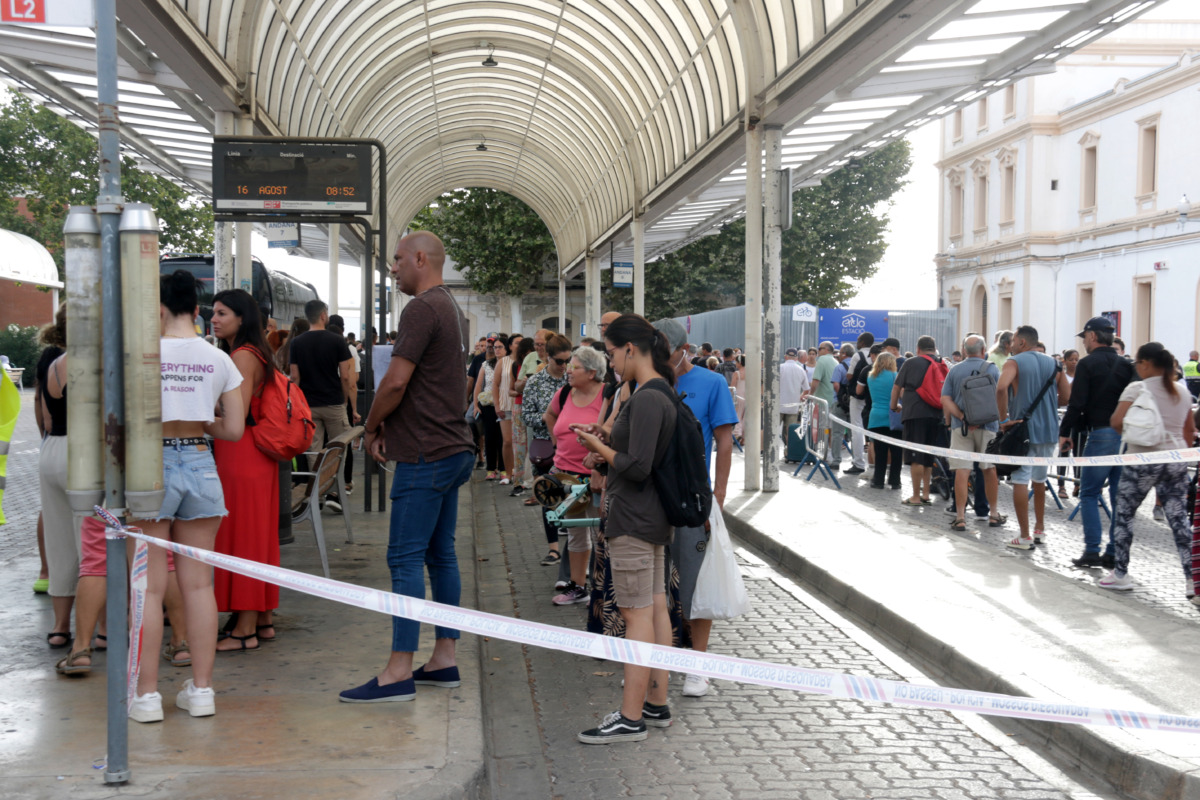 Els usuaris de Rodalies afectats pel descarrilament del tren a Sitges ...