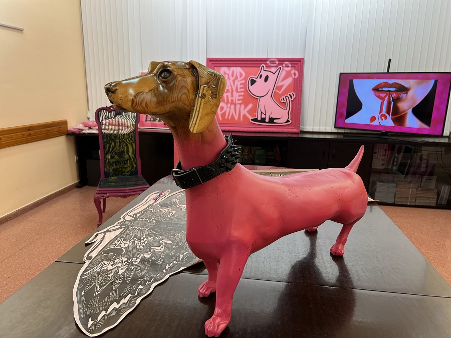 Trenta artistes exposen a Miralcamp en una mostra provocativa i ...