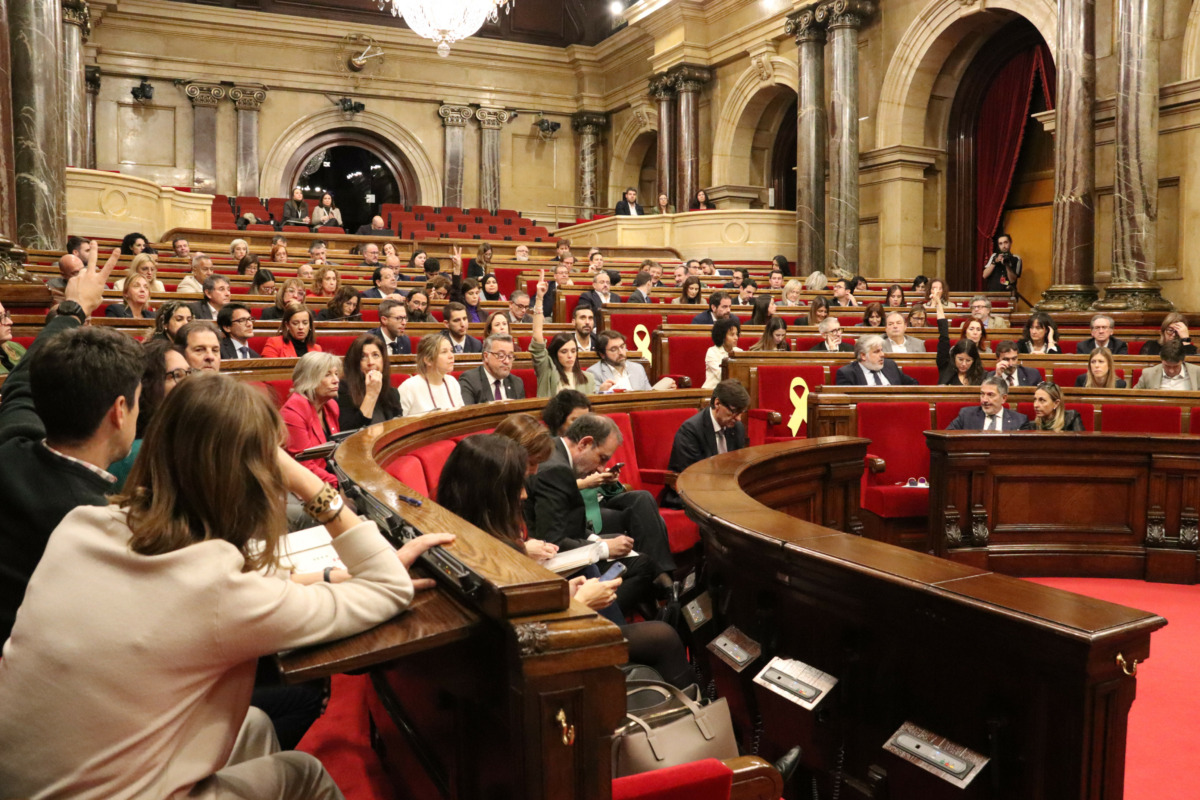 El Parlament ha validat una llei, la reforma del Reglament i quatre ...